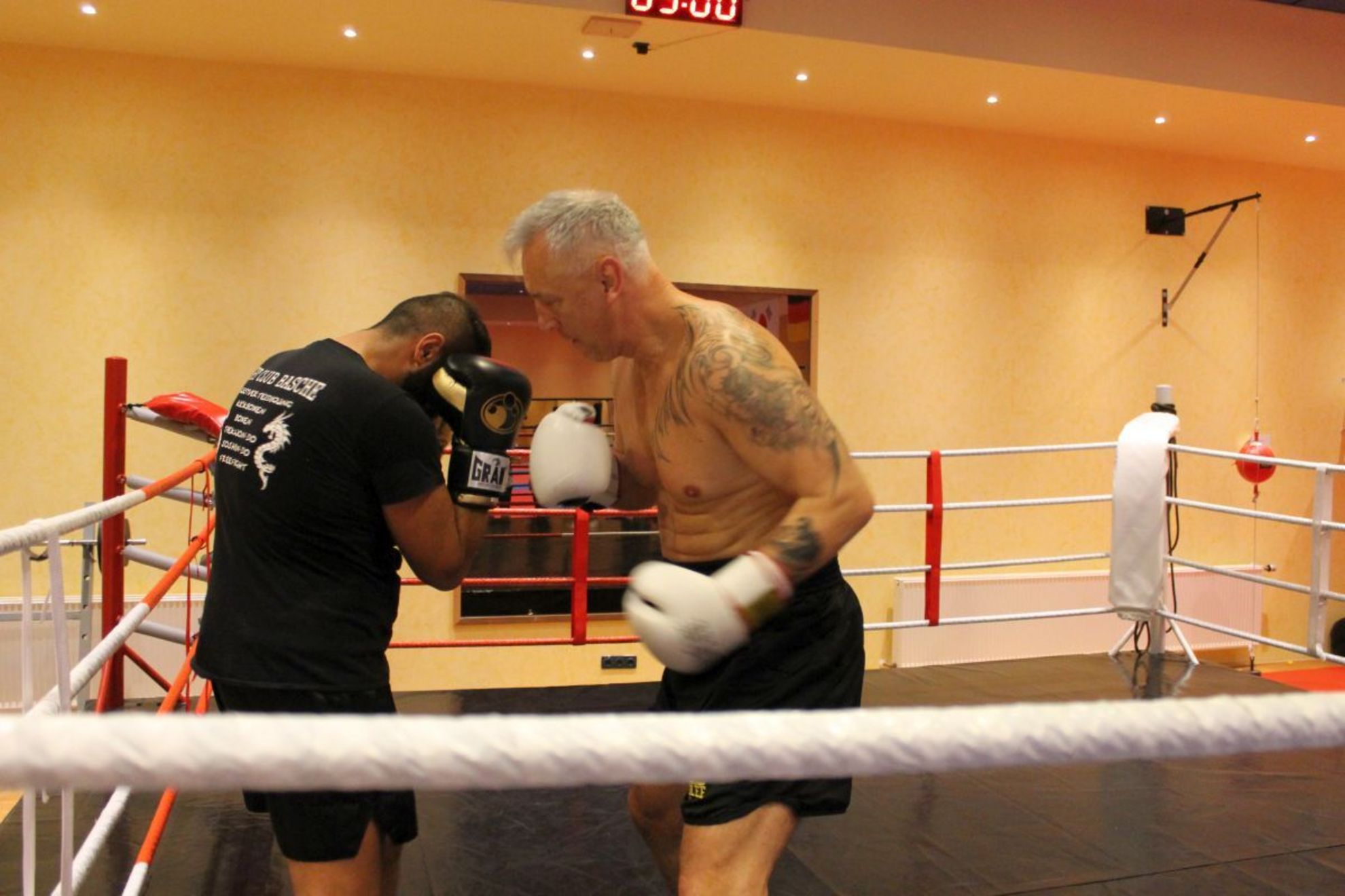 con-nect.de - Calenberger Online News: Boxweltmeister Andreas Sidon besucht Barsinghausen