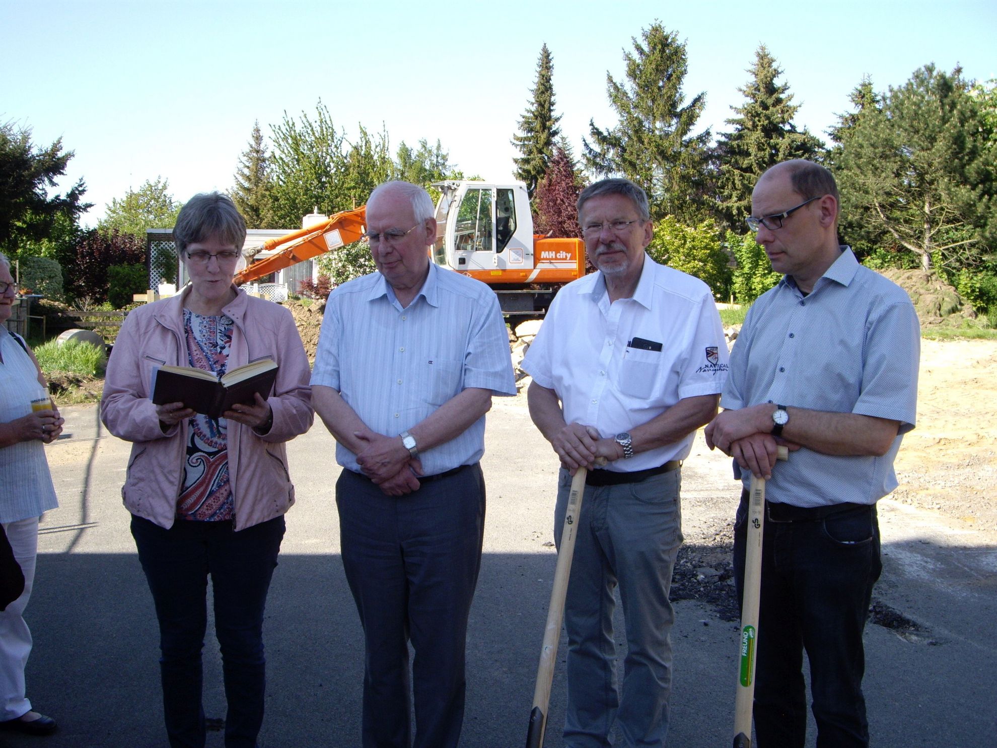 con-nect.de - Calenberger Online News: Der erste Spatenstich ist vollbracht