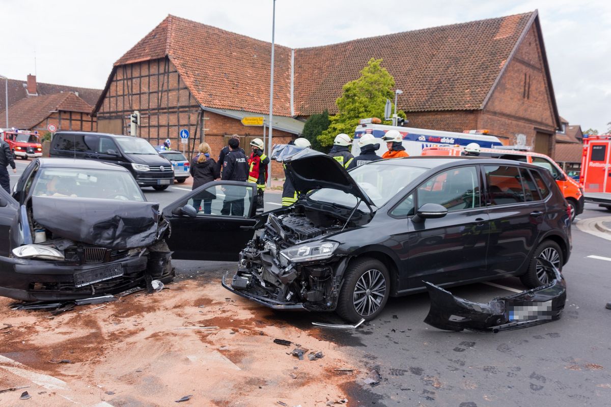 con-nect.de - Calenberger Online News: Vier Verletzte bei Unfall auf Kreuzung