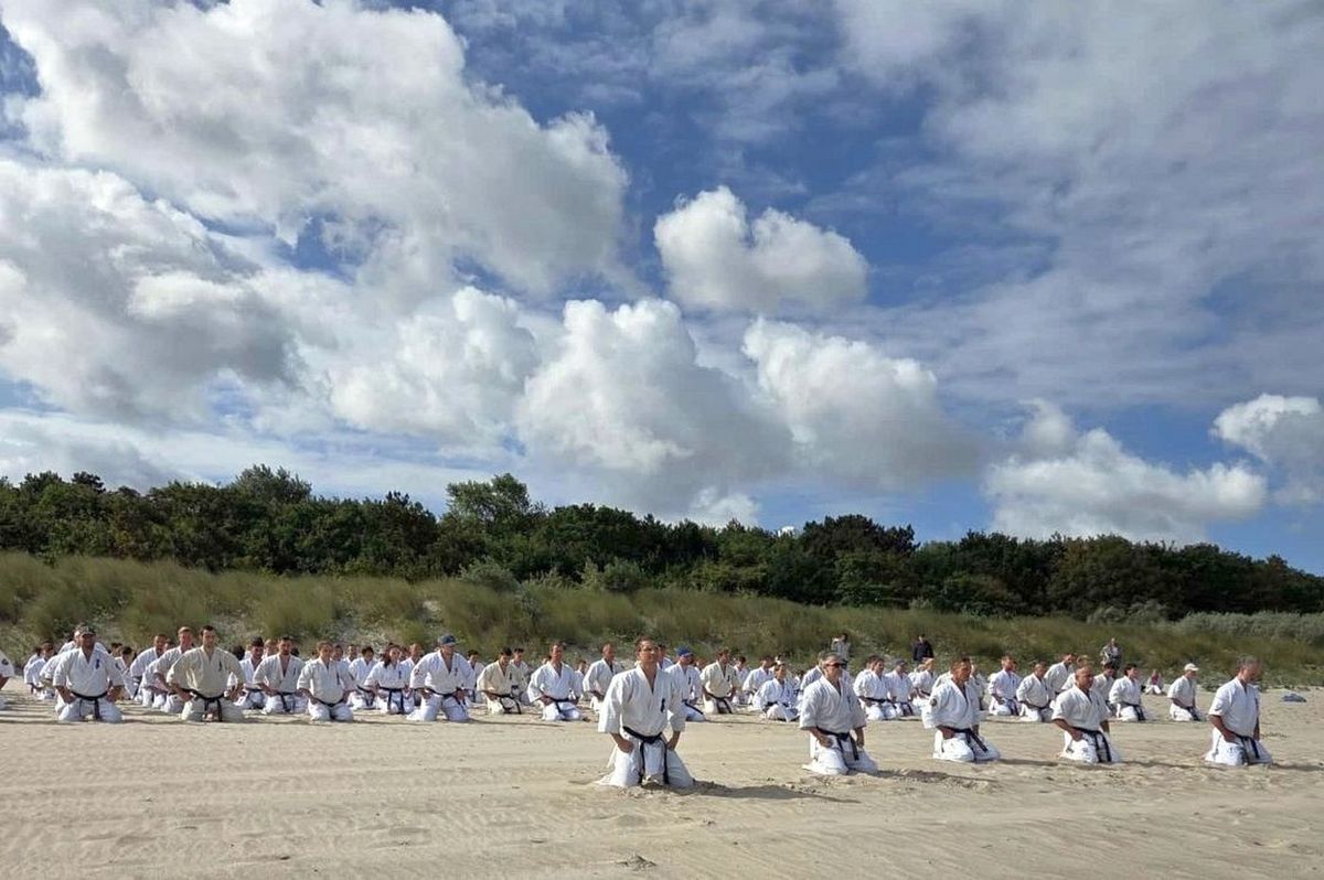 con-nect.de - Calenberger Online News: Karate, Strand und Teamgeist ...