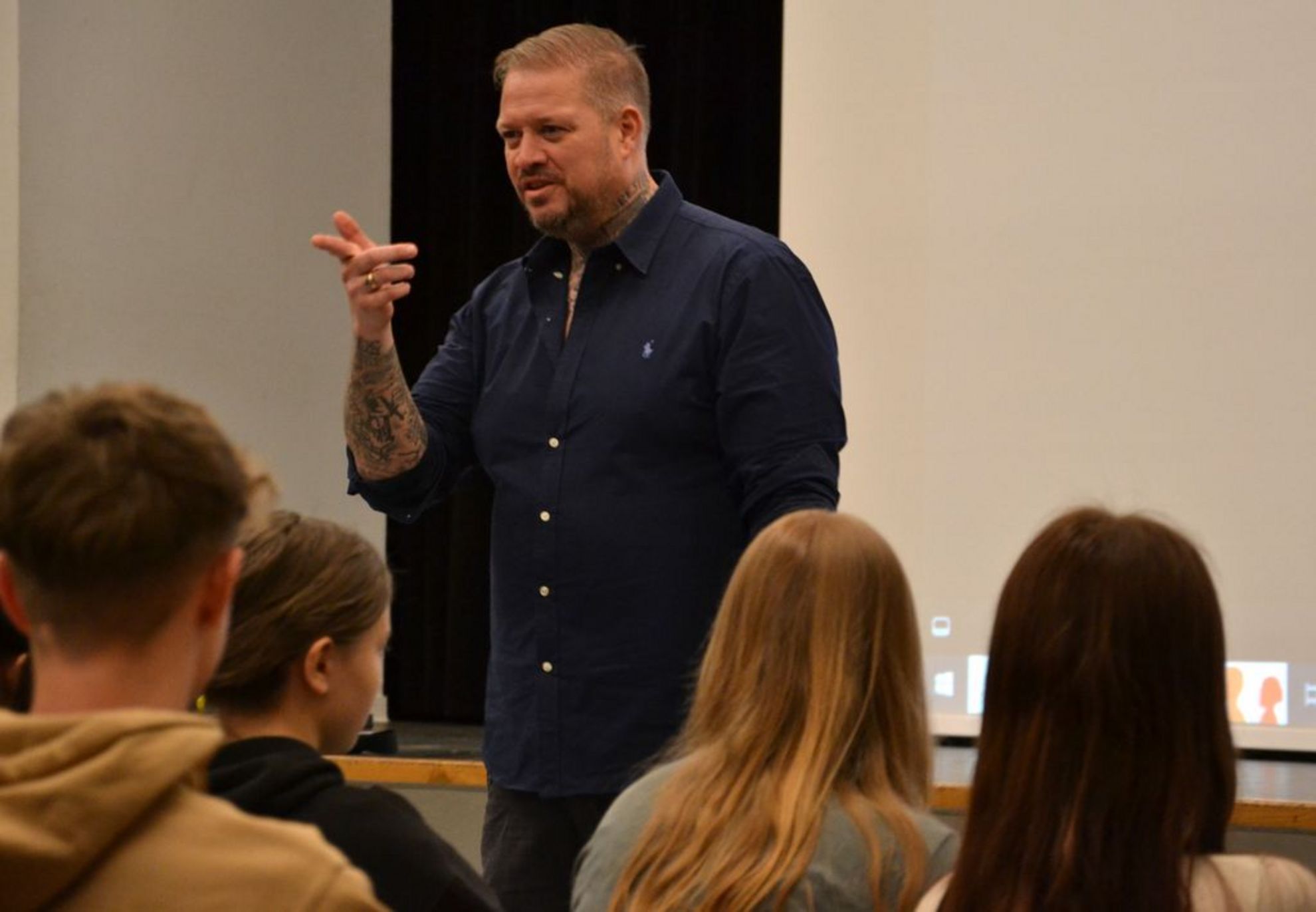 con-nect.de - Calenberger Online News: Ex-Neonazi Philip Schlaffer ...